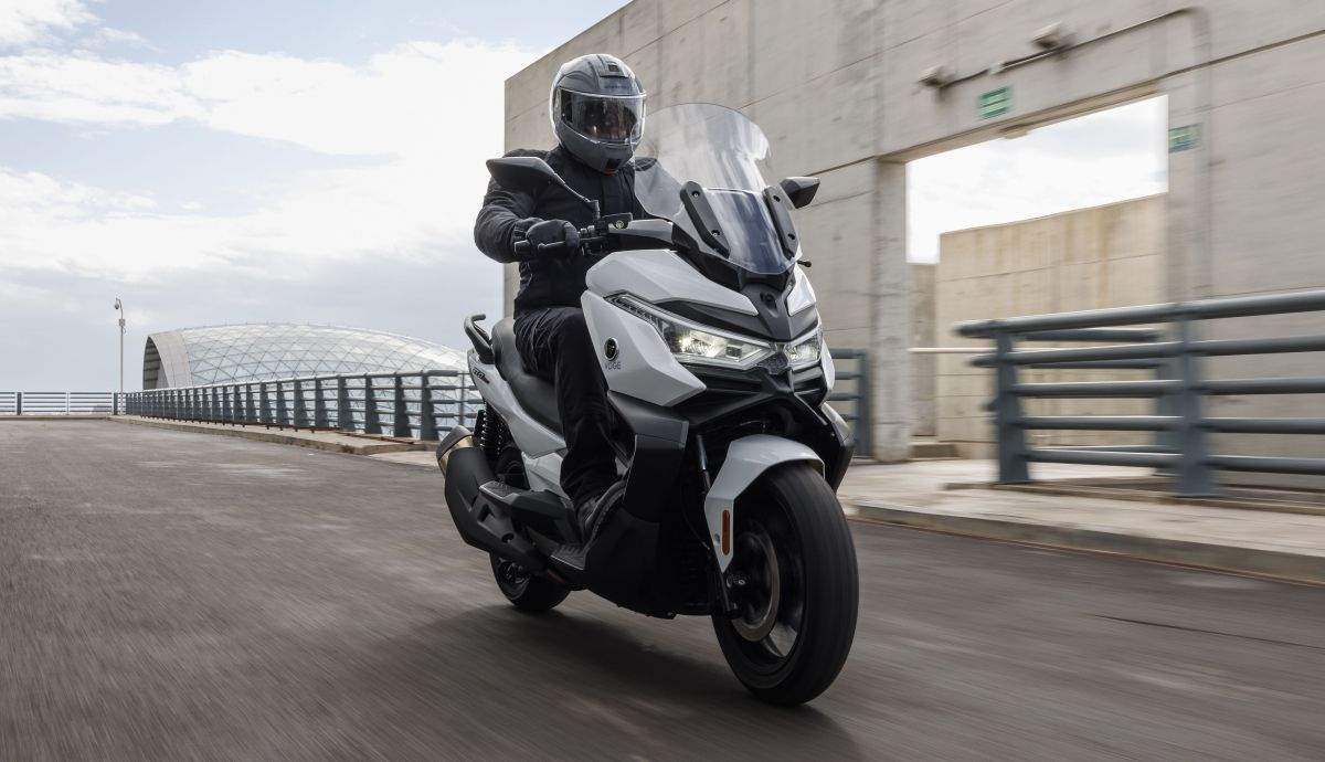 Fotos scooter Voge SR4 Max 2023