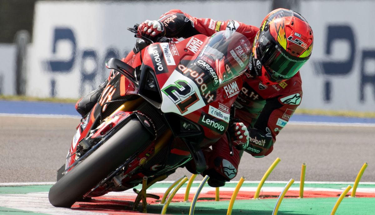 Michael Rinaldi lidera la rebelión de los escuderos en Imola