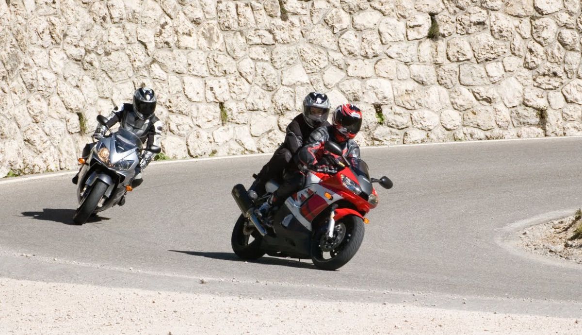 Cómo ir de copiloto en una moto: Trucos y consejos