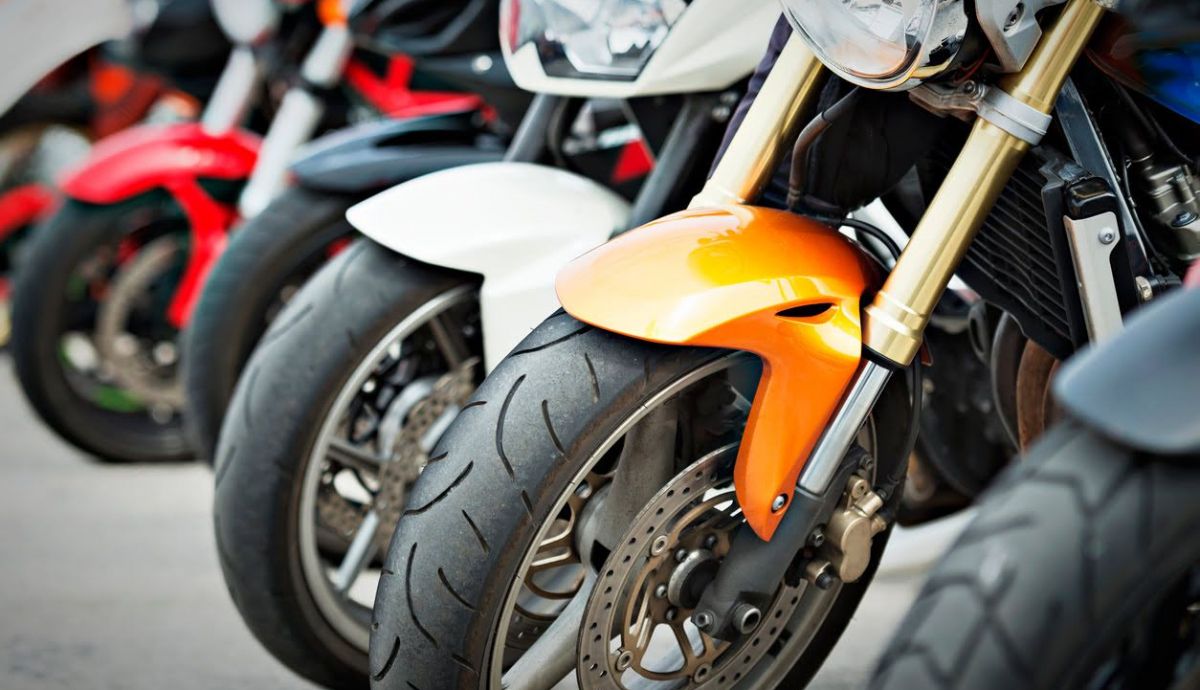 ¿Cómo averiguar el código de color de la moto?