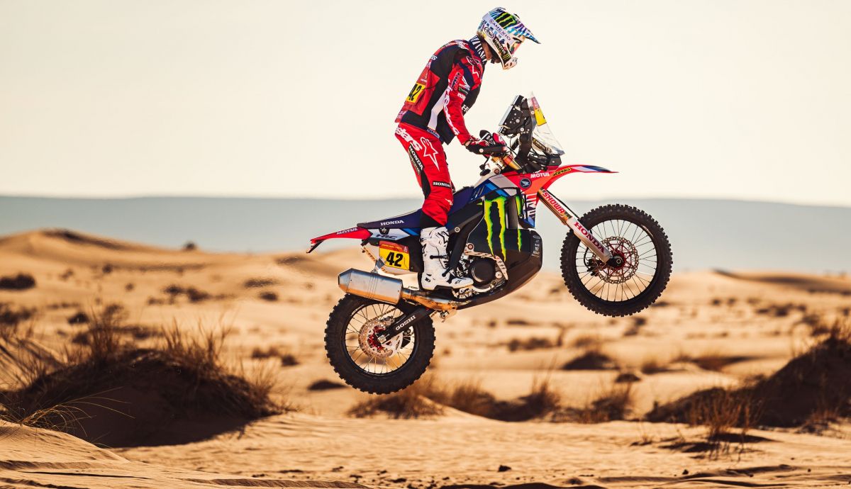 Honda se parte en dos en la etapa 48 horas del Dakar 2024