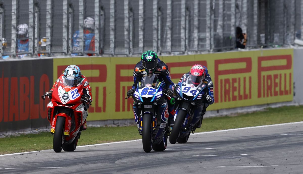 Stefano Manzi se impone en una carrera al sprint