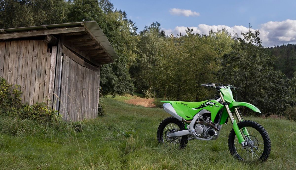 Kawasaki KX 250 2025, probamos la renovada moto de cross...