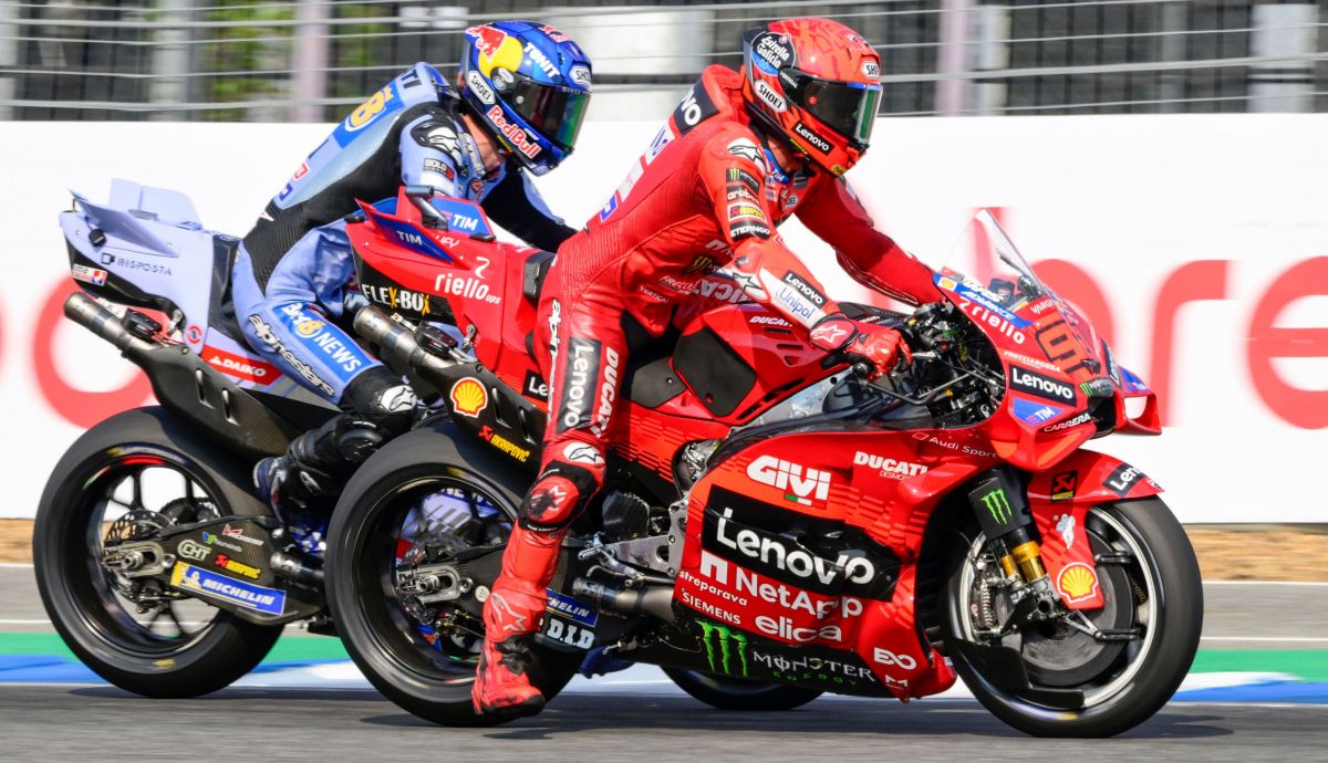 Marc Márquez vence las presiones y hace historia ante Álex