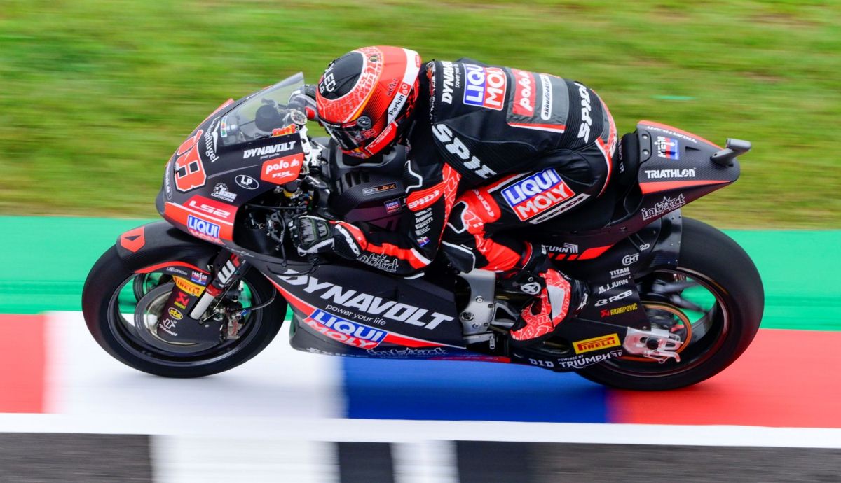 Manu González repite pole en Moto2 con récord en Argentina