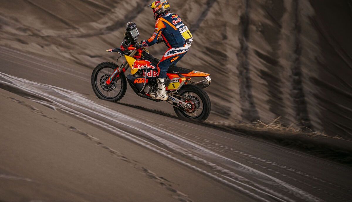 Desafio Ruta40. Daniel Sanders (KTM) impone su ley. Schar...