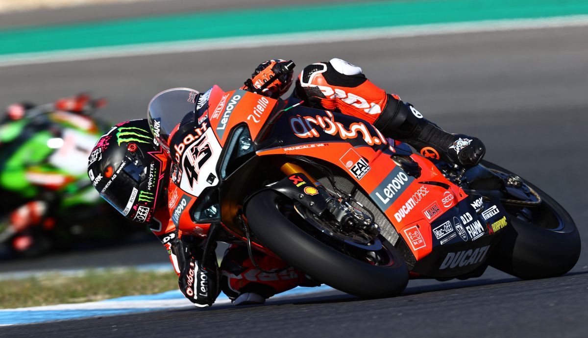 Scott Redding manda ante Yamaha y presiona a Jonathan Rea