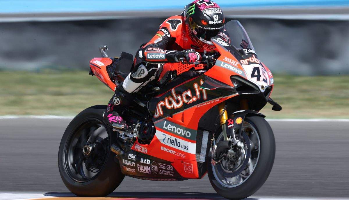 Scott Redding hace la pole ante Razgatlioglu con Rea quinto